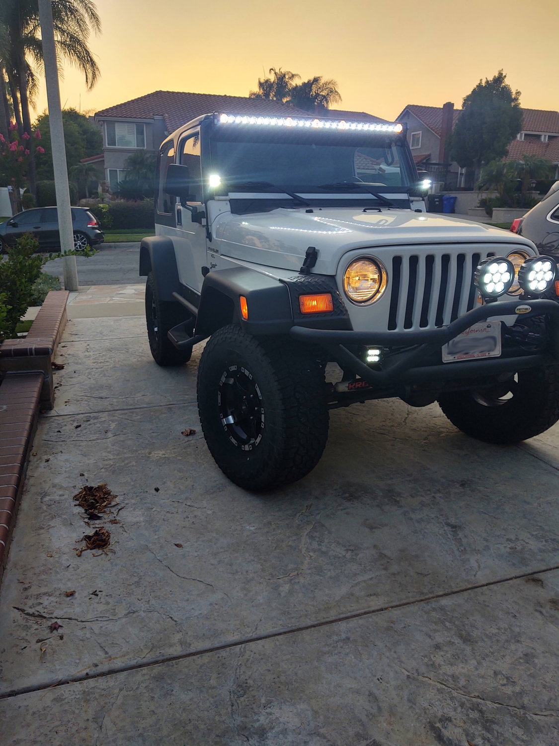 Quadratec Hi Performance 6" Round LED Light Kit for 97-06 Jeep Wrangler ...