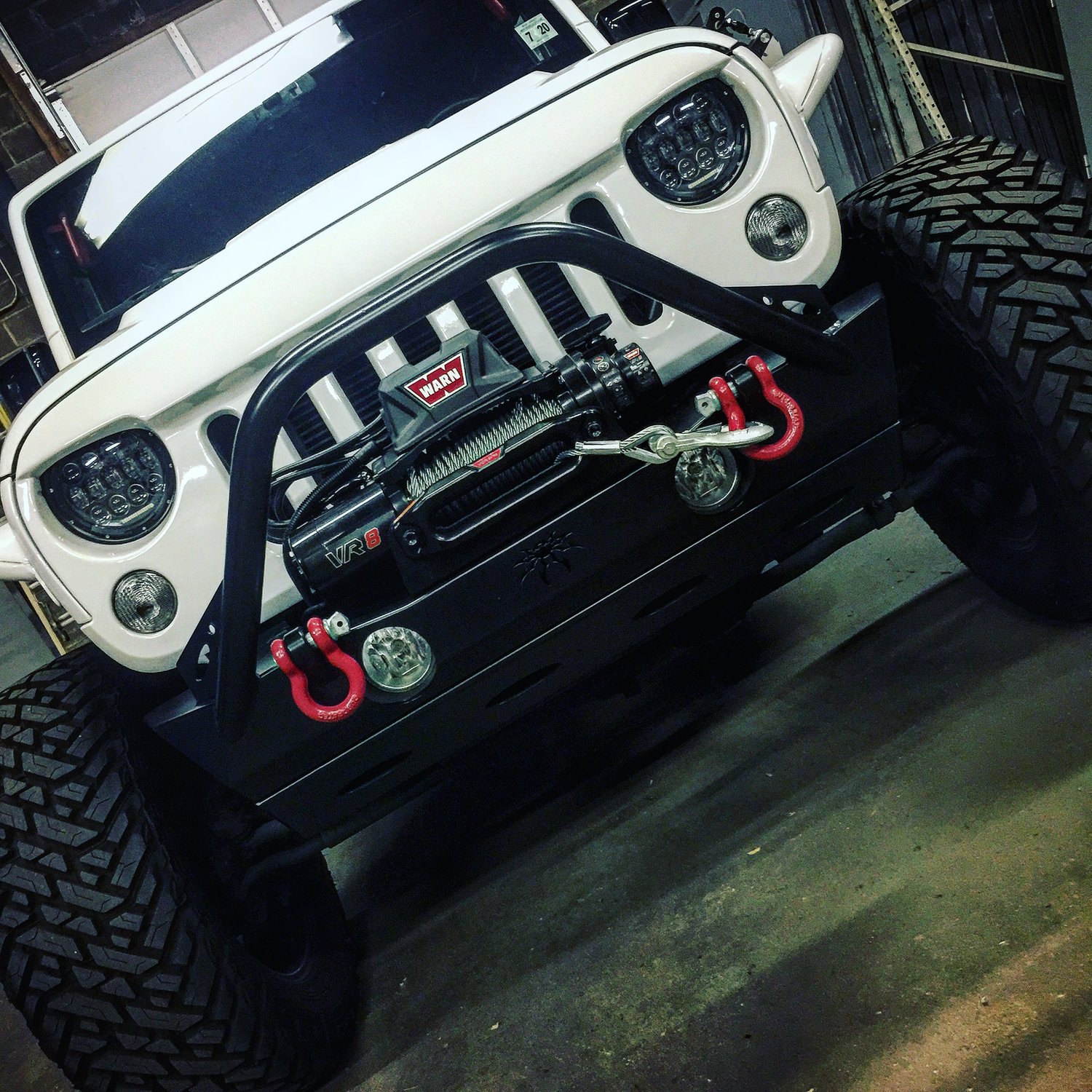 WARN 96800 VR8 Series 8,000lb. Gen II Winch | Quadratec