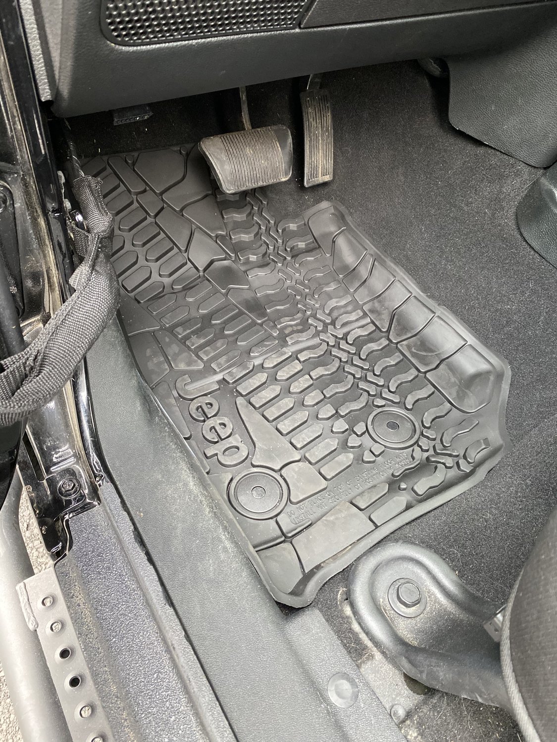 Mopar 82213860 Floor Slush Mats with Tire Tread Pattern for 14-18 Jeep ...