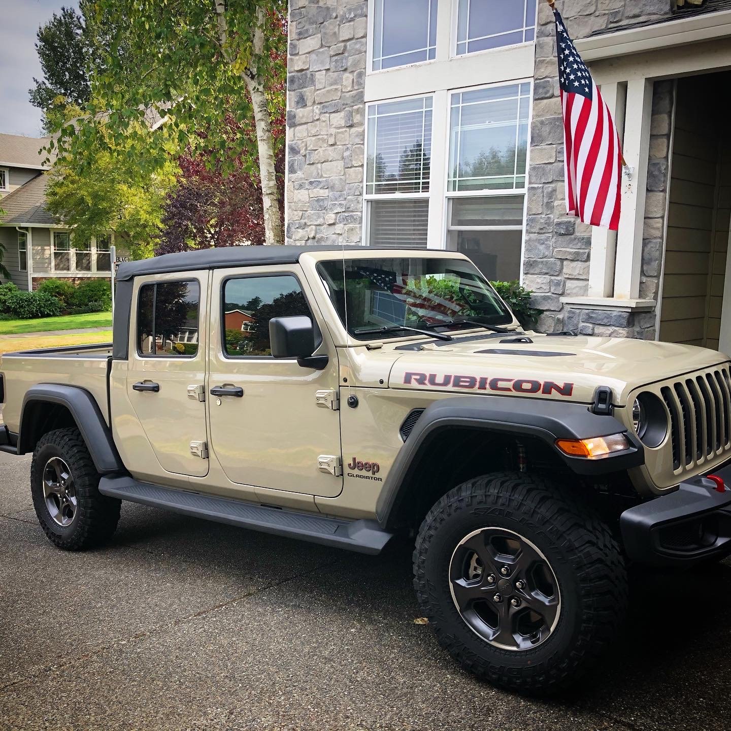 Mopar 82215608 Side Steps for 20-24 Jeep Gladiator JT | Quadratec