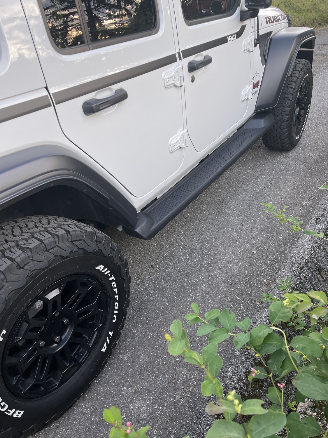 Mopar 82215164AB Production Style Side Steps for 18-24 Jeep Wrangler JL ...