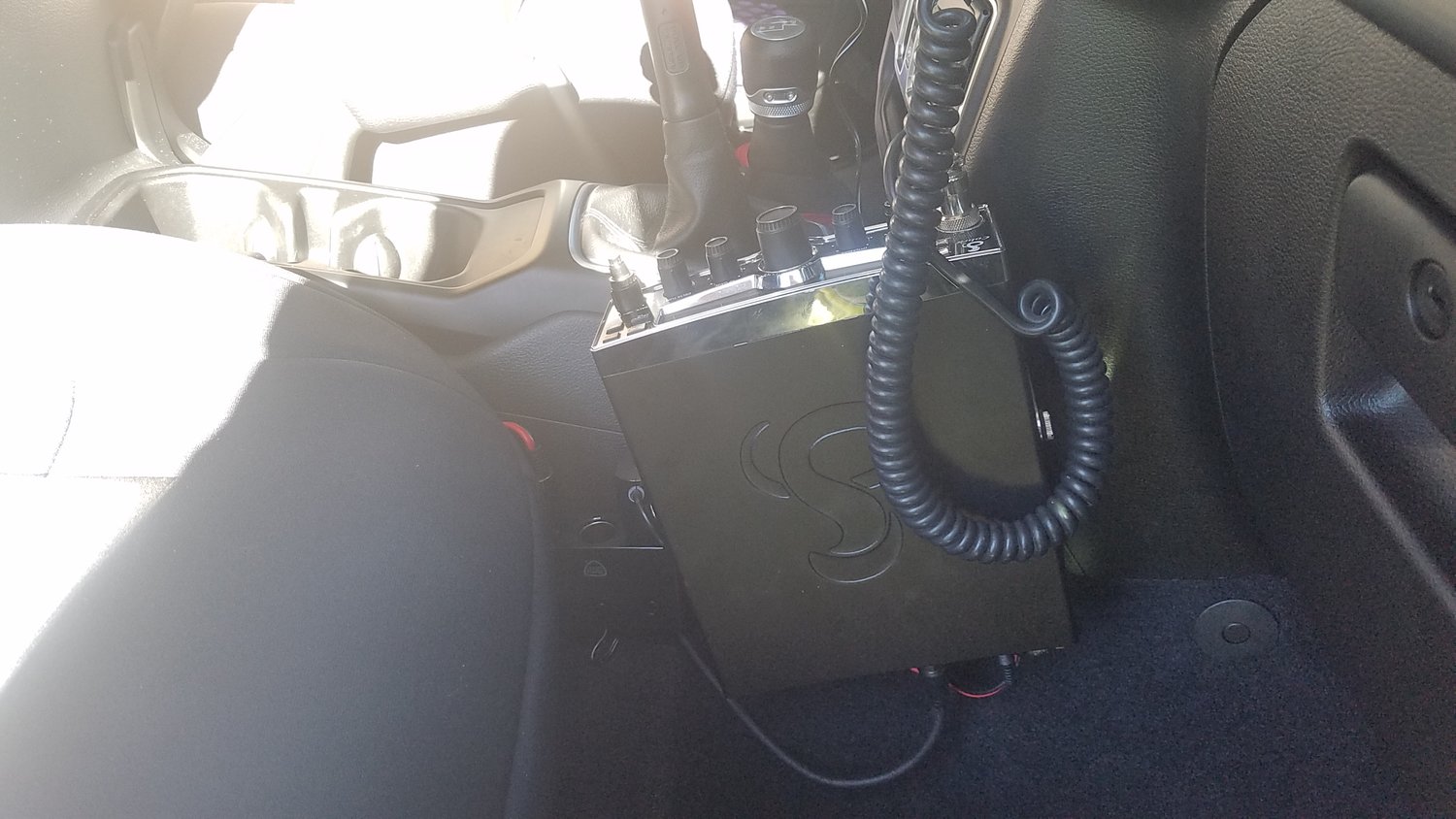 Quadratec JK-CBMU Quick Disconnect CB Radio Mount for 11-18 Jeep ...