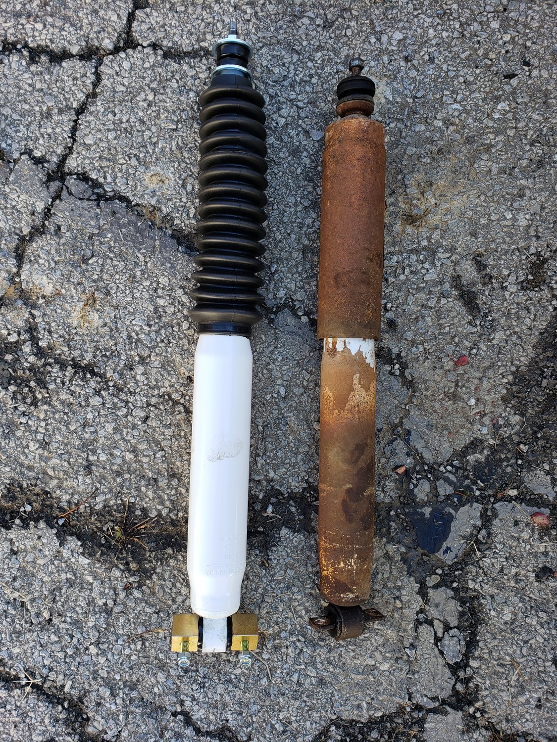 Quadratec Maximum Duty Nitro 8.0 Front Shock for 84-06 Jeep Cherokee XJ ...