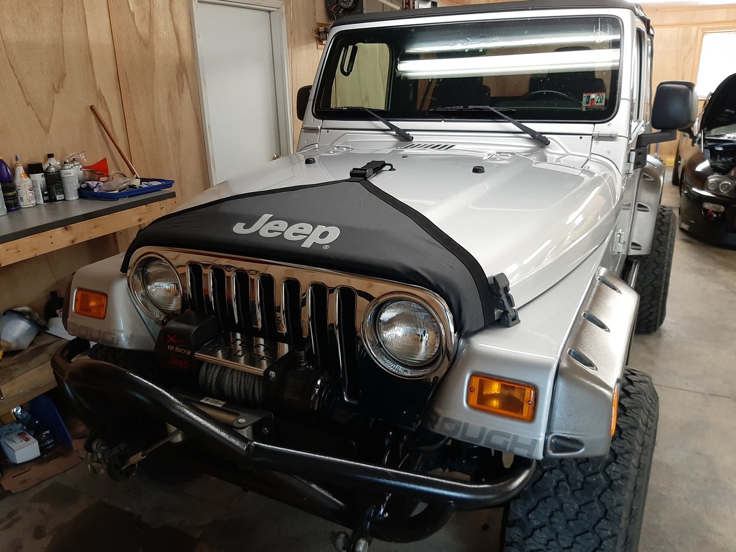 Mopar 82208110 Hood Bra for 97-06 Jeep Wrangler TJ & Unlimited | Quadratec