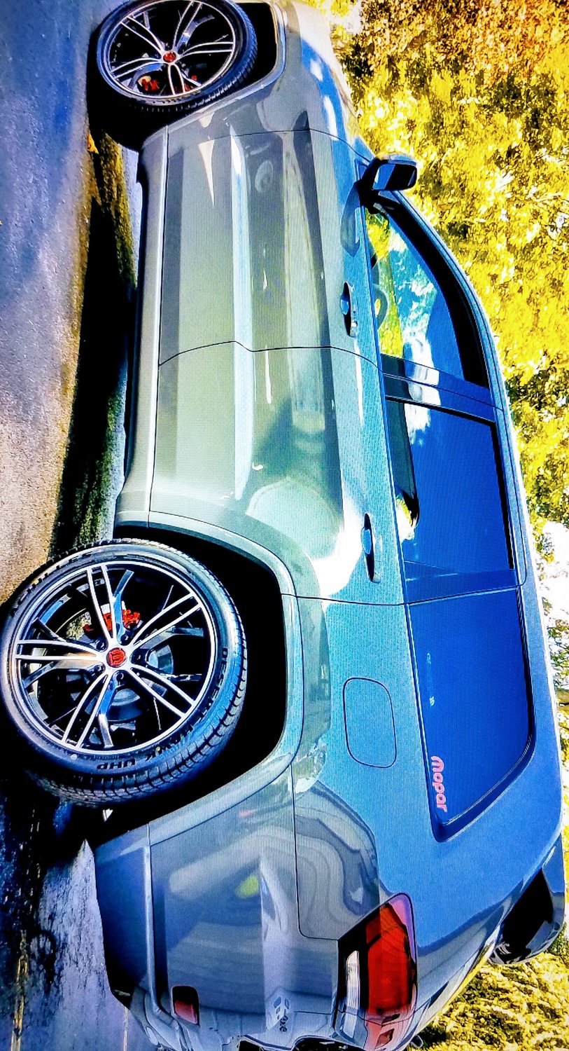 Mopar 5 oz. Touch Up Spray Paint for Jeep Vehicles | Quadratec