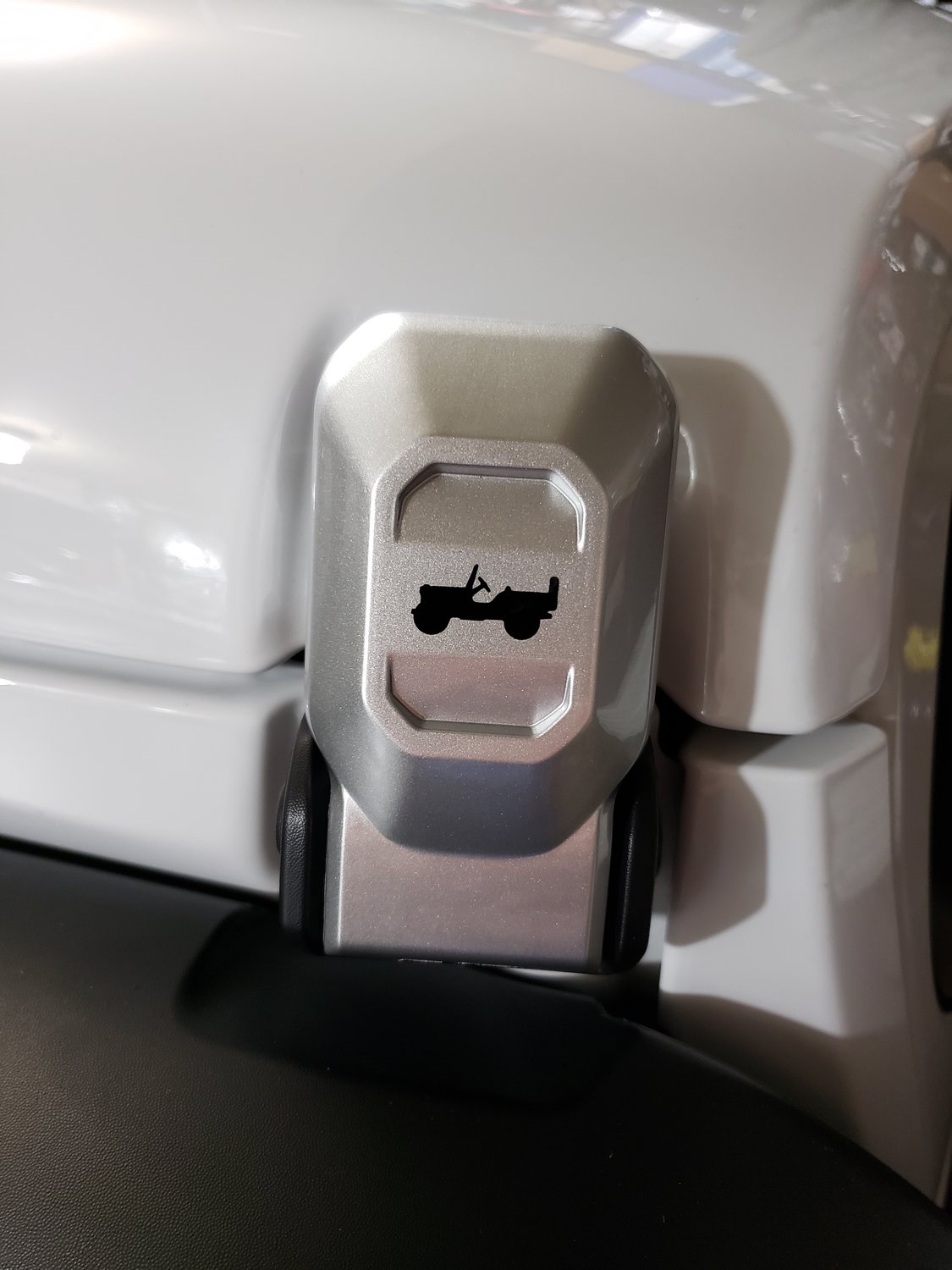 Mopar 82215710 Silver Hood Latches for 18-20 Jeep Wrangler JL and ...