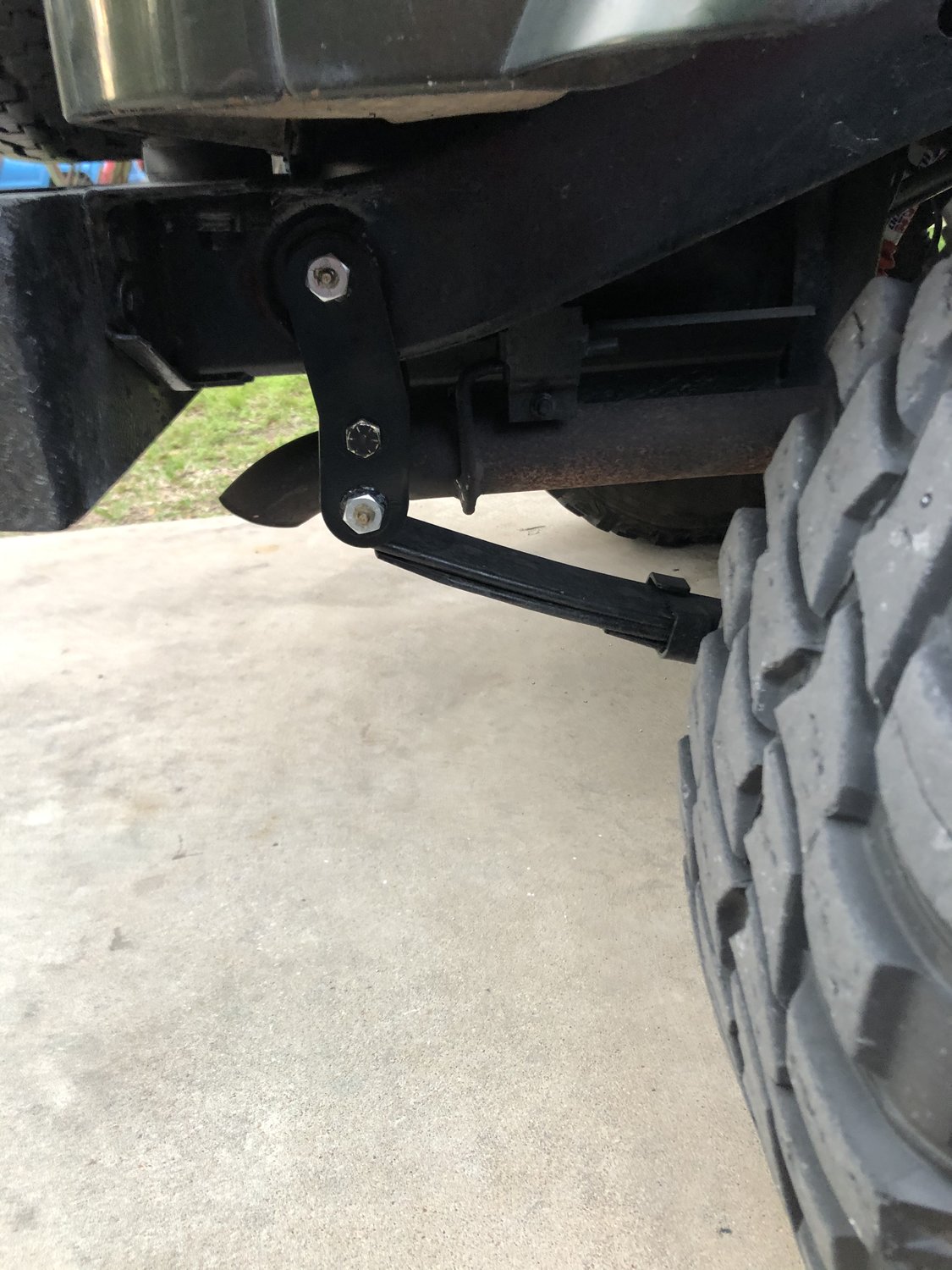 Rugged Ridge 18265.18 Heavy Duty Rear Greasable Shackle (Pair) without ...