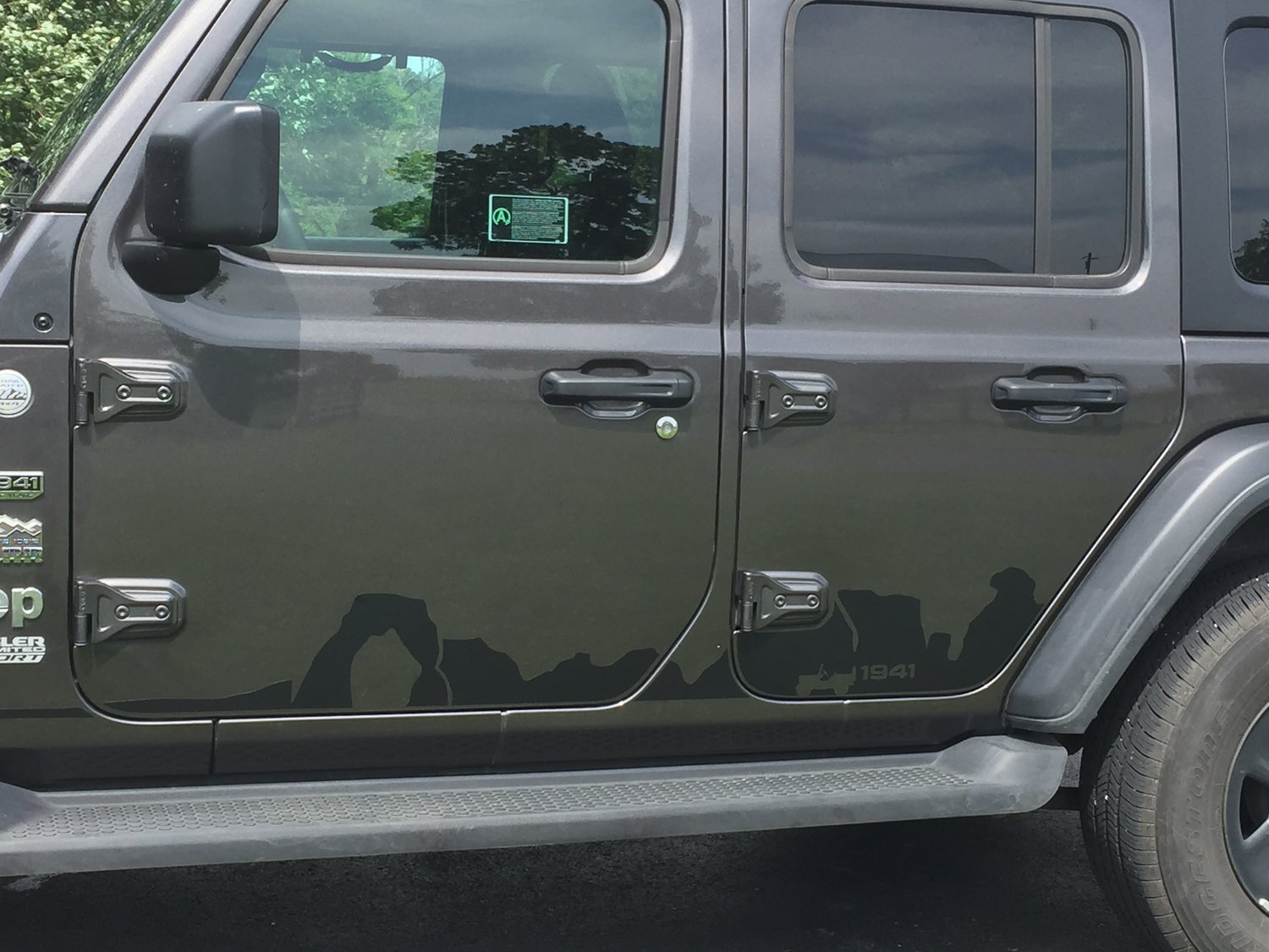 Mopar 82215732 Mountain Side Graphic for 18-20 Jeep Wrangler JL ...