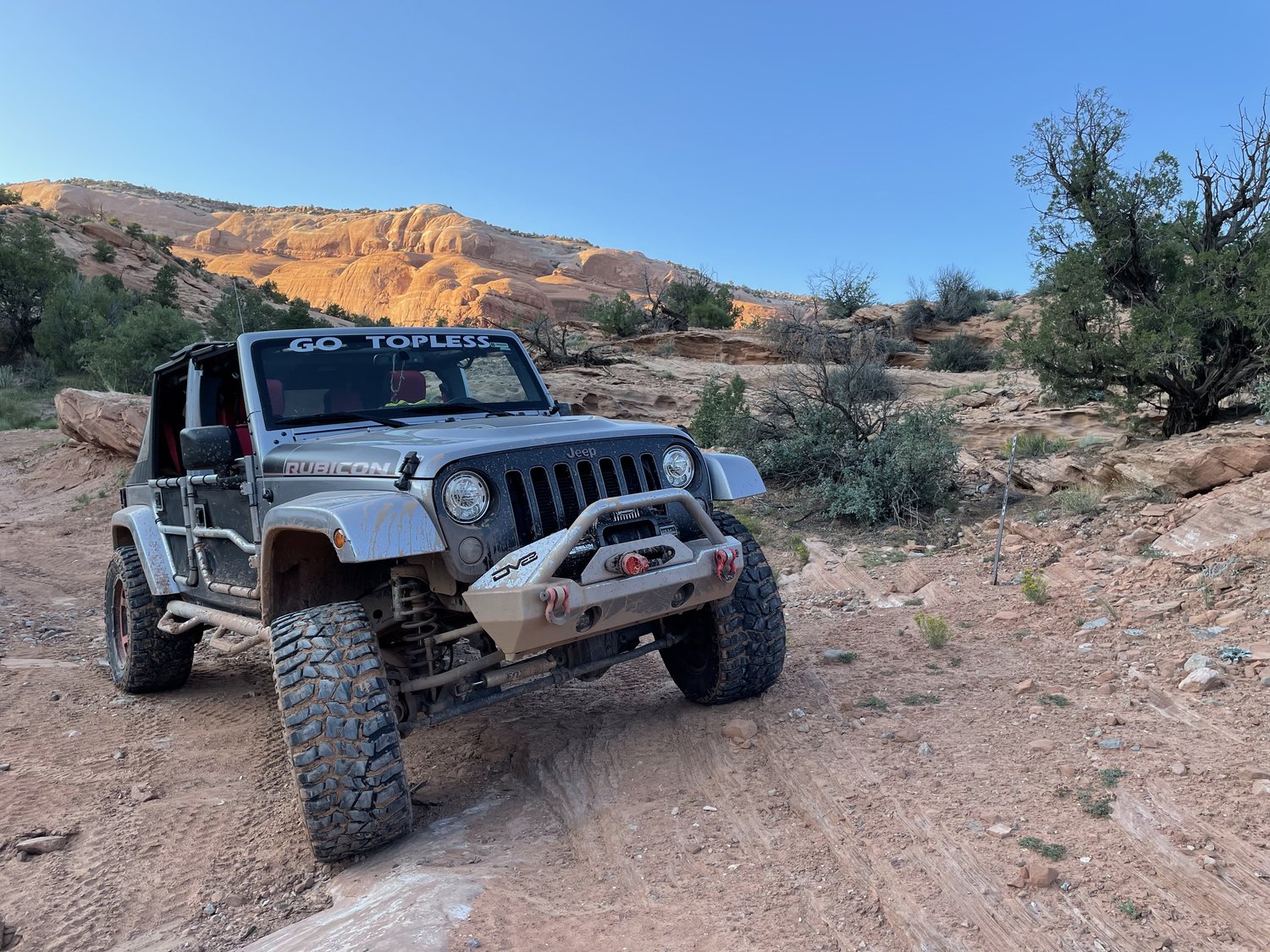 DV8 Offroad FS-15 Hammer Front Stubby Bumper for 07-20 Jeep Wrangler JL ...