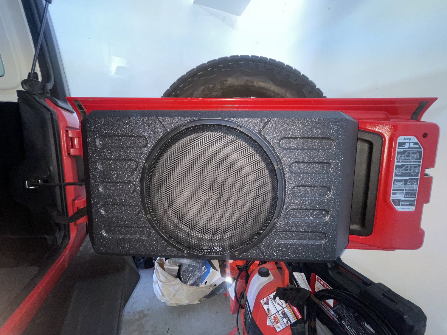 Stinger Off Road Txjwb12 Swing Gate Mounted 12 Subwoofer Enclosure For