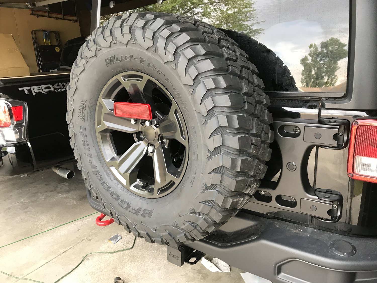 Teraflex IT 4838150 HD Hinged Carrier & Adjustable Spare Tire Mounting ...