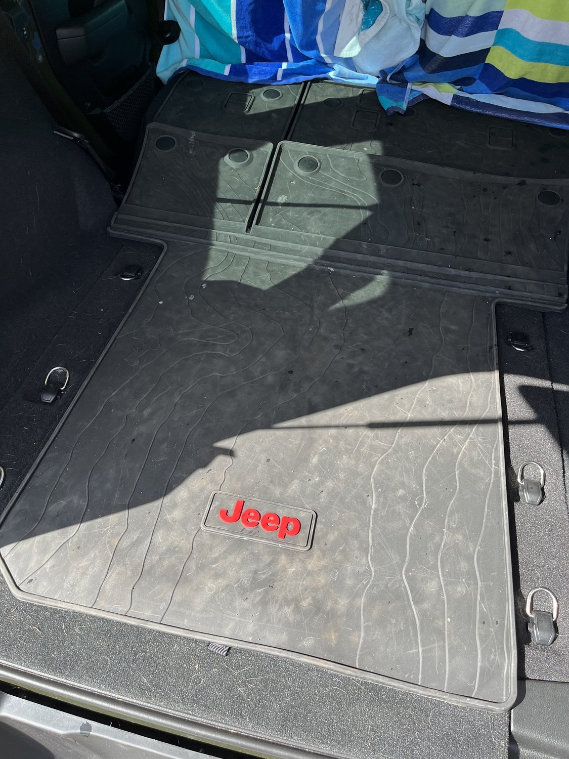 Mopar Cargo Tray for 18-24 Jeep Wrangler JL Unlimited | Quadratec