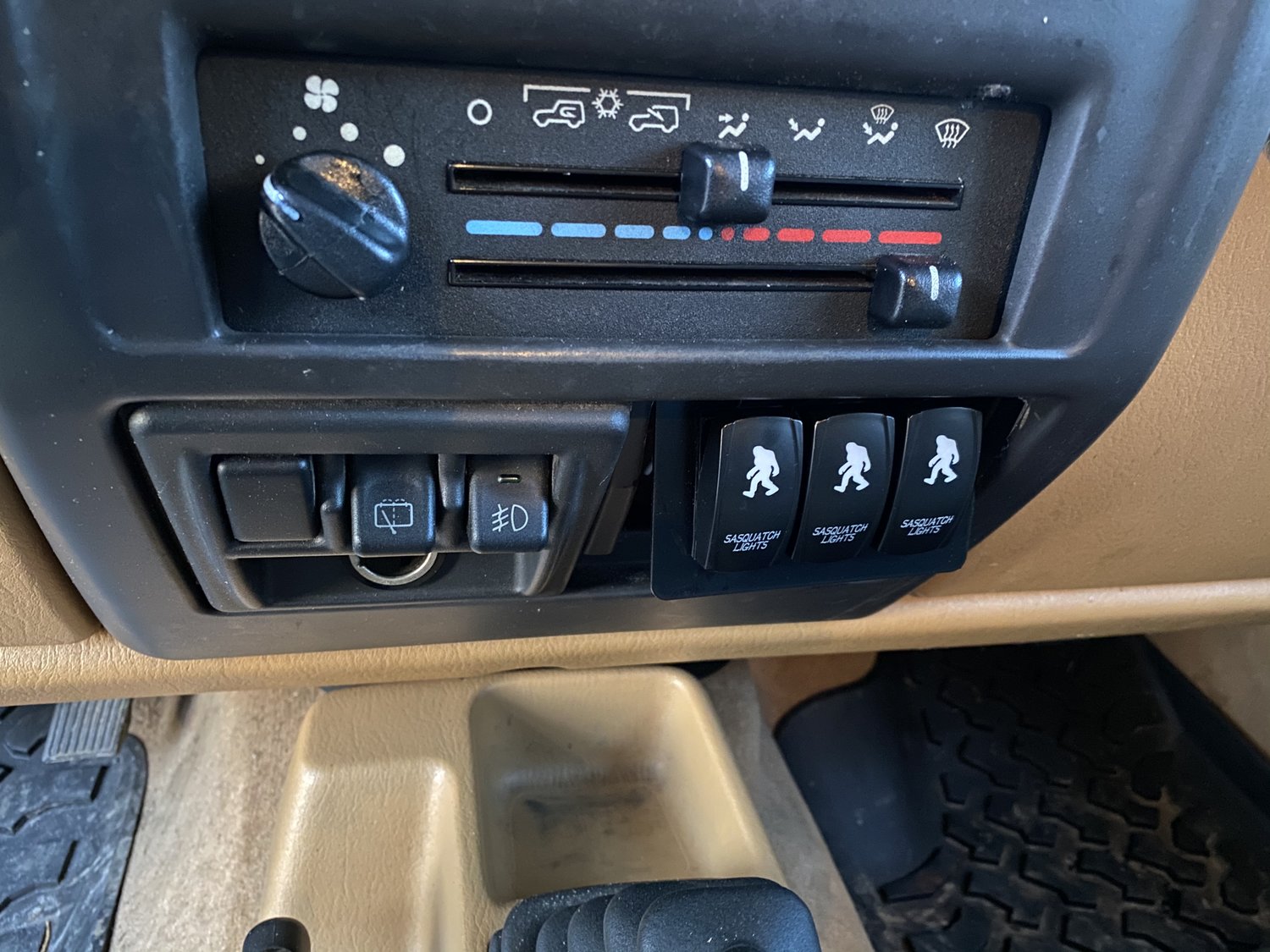 ARB ALSB3 Rocker Switch Pod - Three Switches | Quadratec