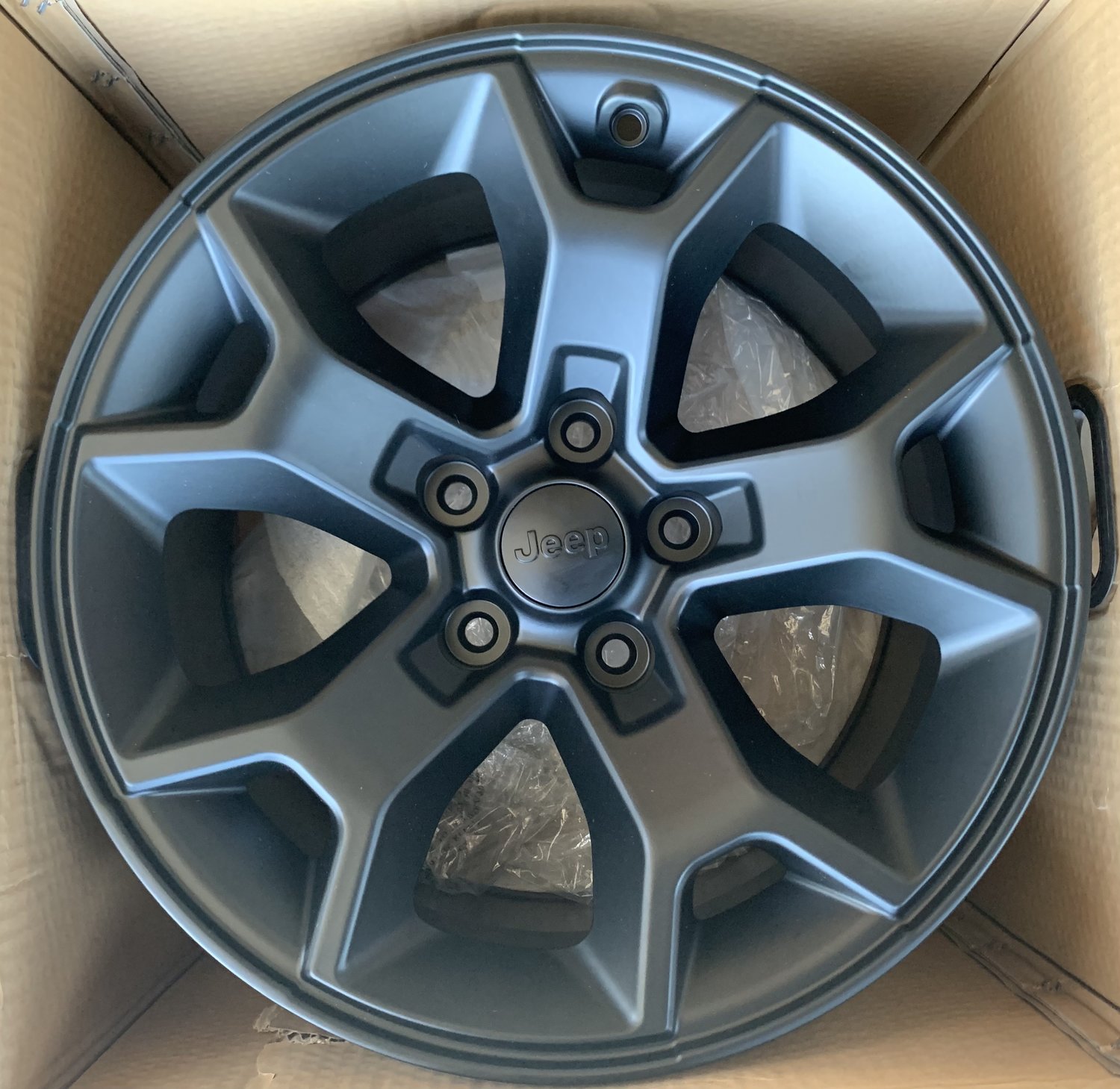 Mopar 1LB77RXFAC Center Cap in Black for 17x7.5 inch Black Wheels ...
