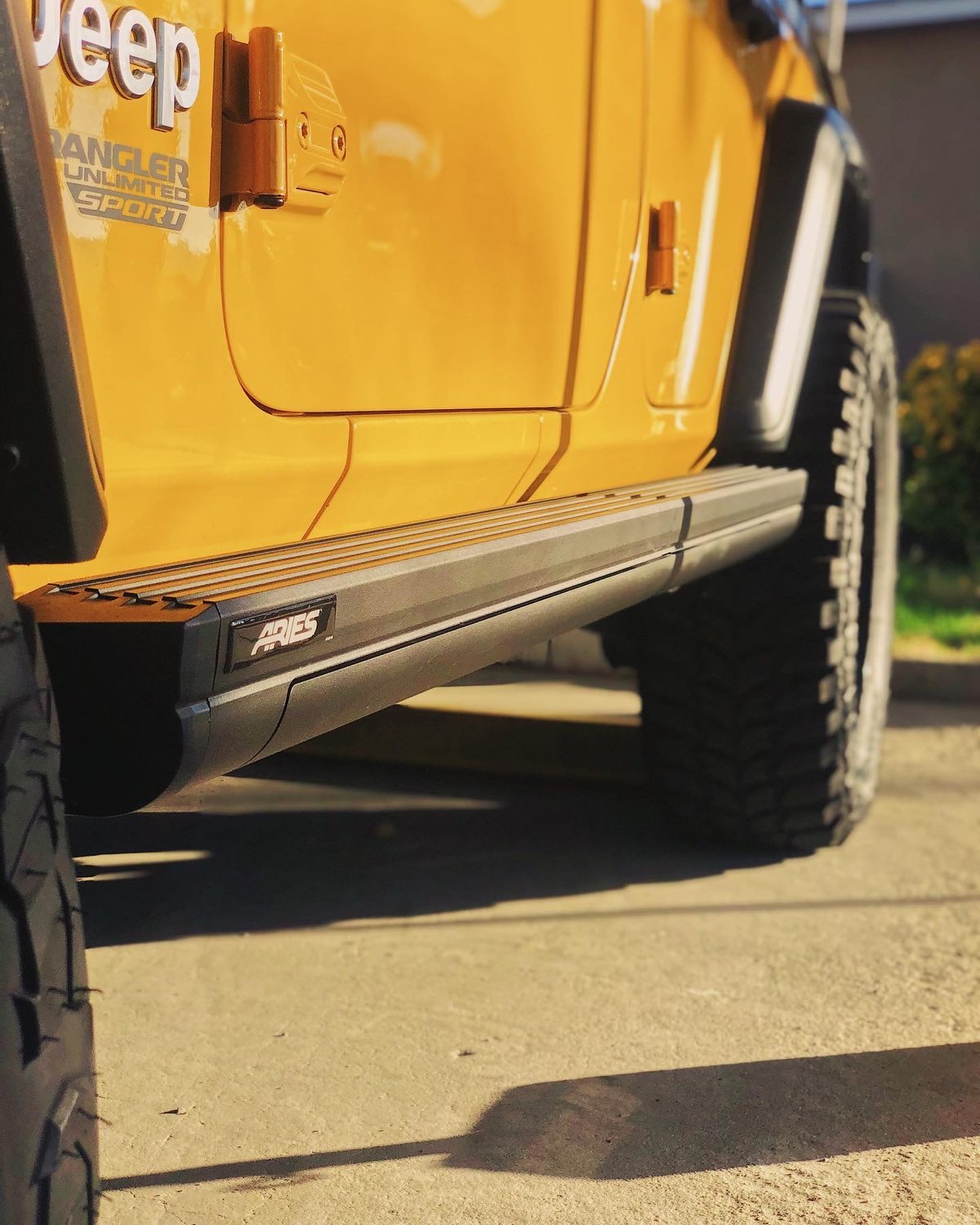 Aries 3036571 ActionTrac Powered Running Boards for 18-21 Jeep Wrangler ...