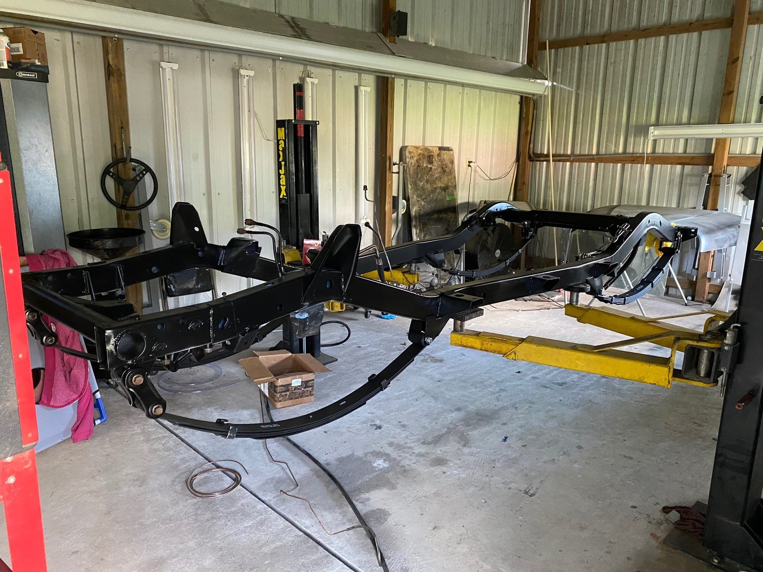 OMIX 18290.13 Leaf Spring Kit for 87-95 Jeep Wrangler YJ | Quadratec