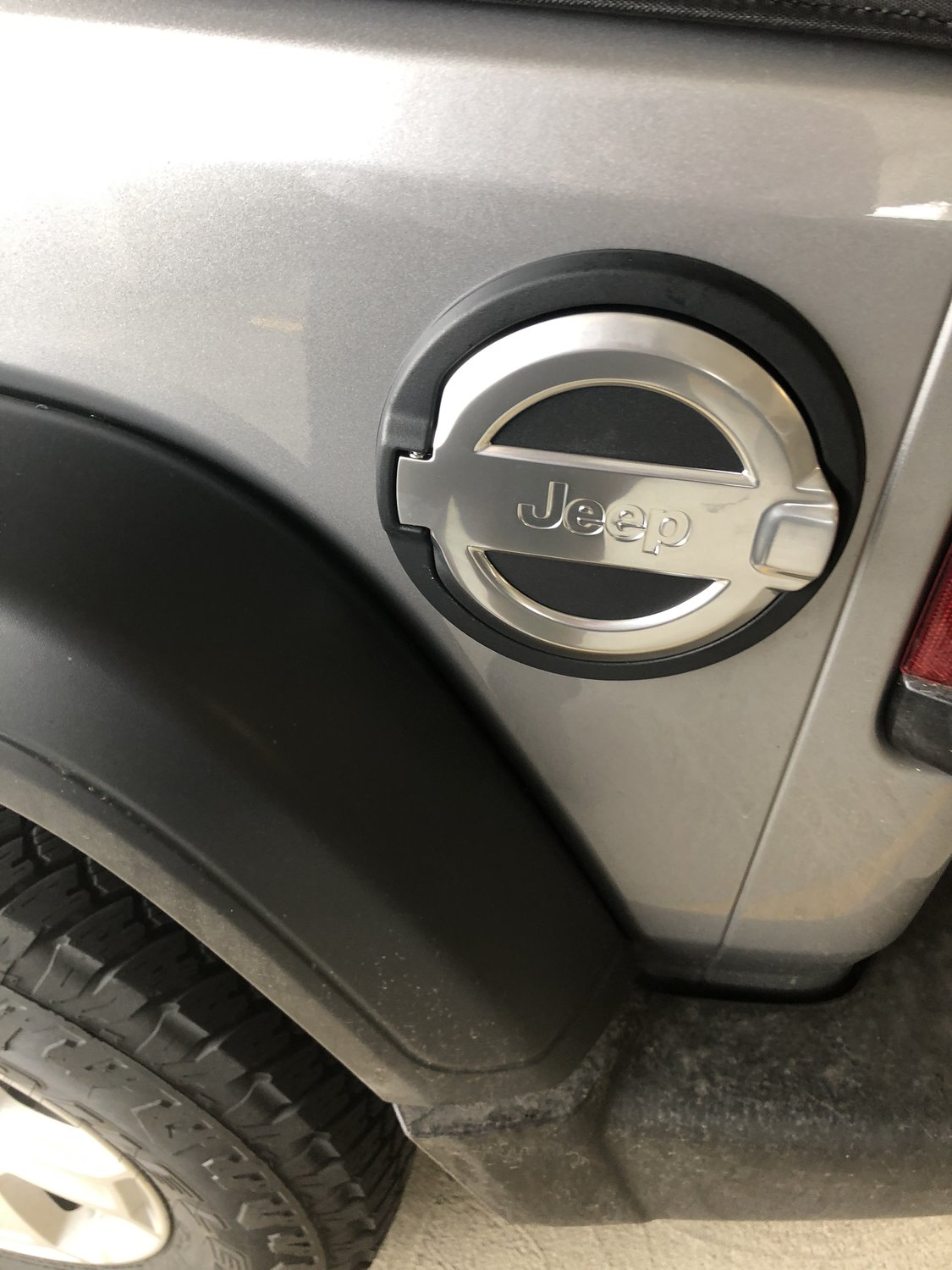 Mopar 82215122 Black and Satin Fuel Door for 18-21 Jeep Wrangler JL ...