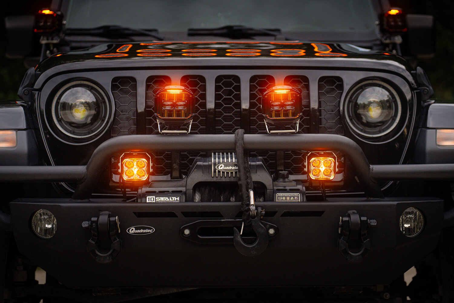 Carnivore J-Series Auxiliary Pod Light with Amber Backlight | Quadratec