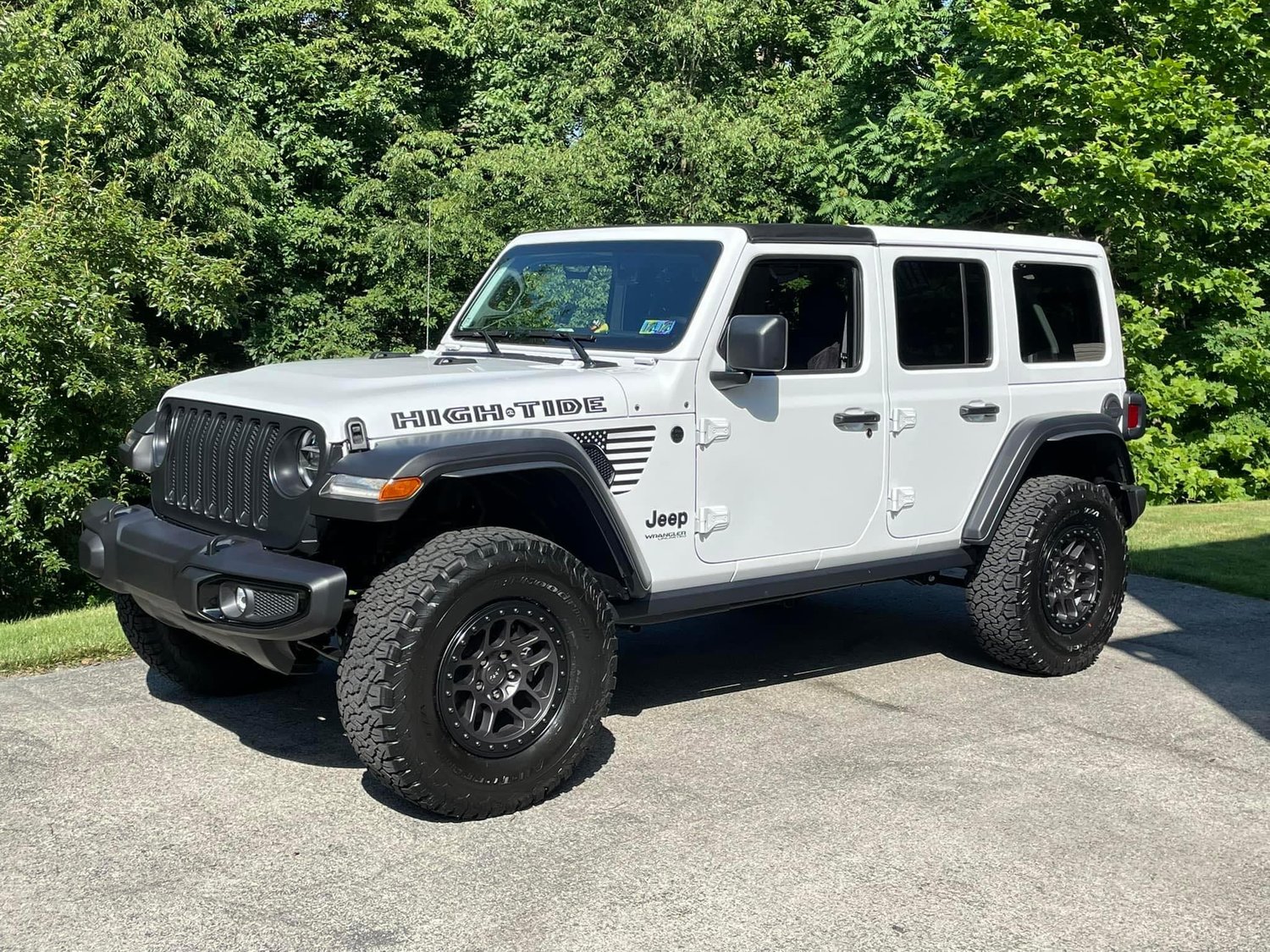 Mopar 82215114 Satin Black Grille for 18-21 Jeep Wrangler JL | Quadratec