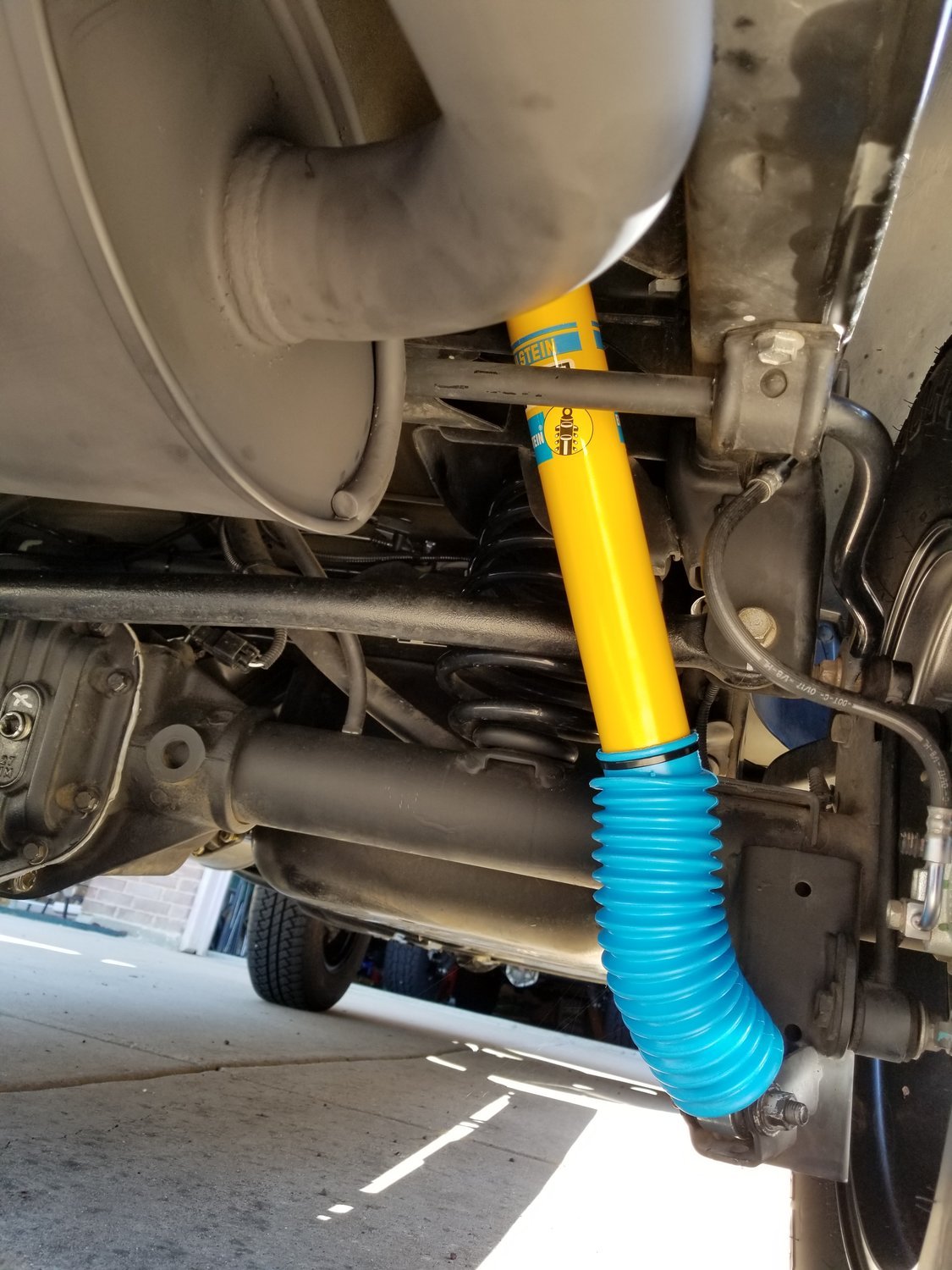 Bilstein Heavy Duty Gas Shock Set for 07-18 Jeep Wrangler JK & Wrangler ...