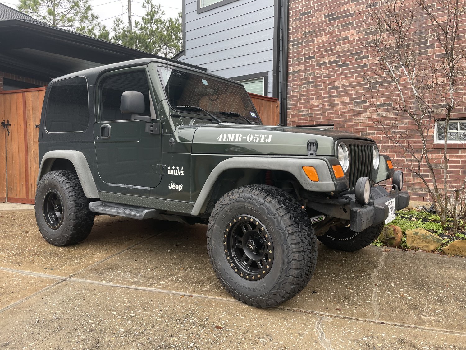 Quadratec Maximum Duty 1.75in Front / .75in Rear Leveling Lift Kit for ...