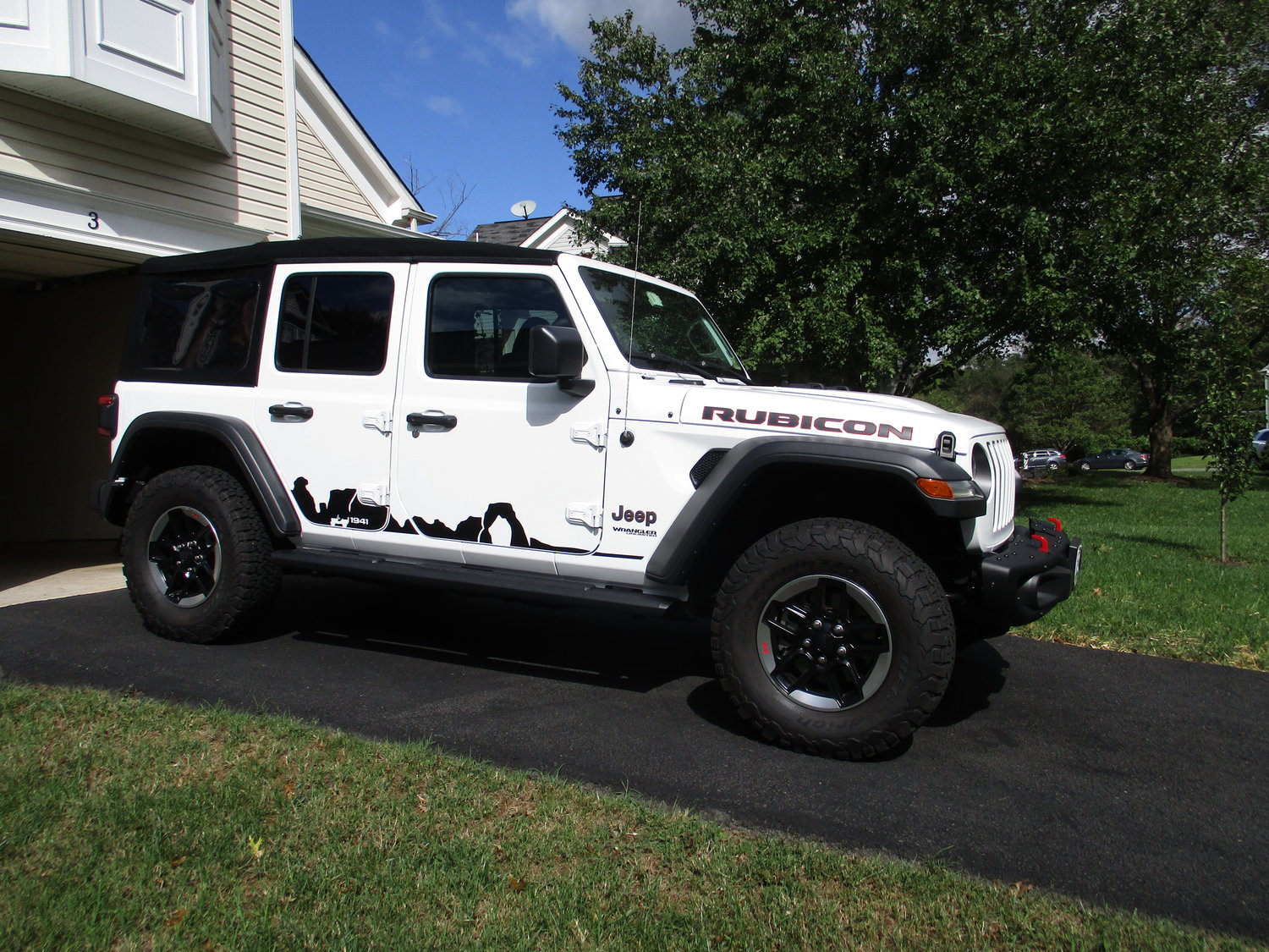 Mopar 82215732 Mountain Side Graphic for 18-20 Jeep Wrangler JL ...