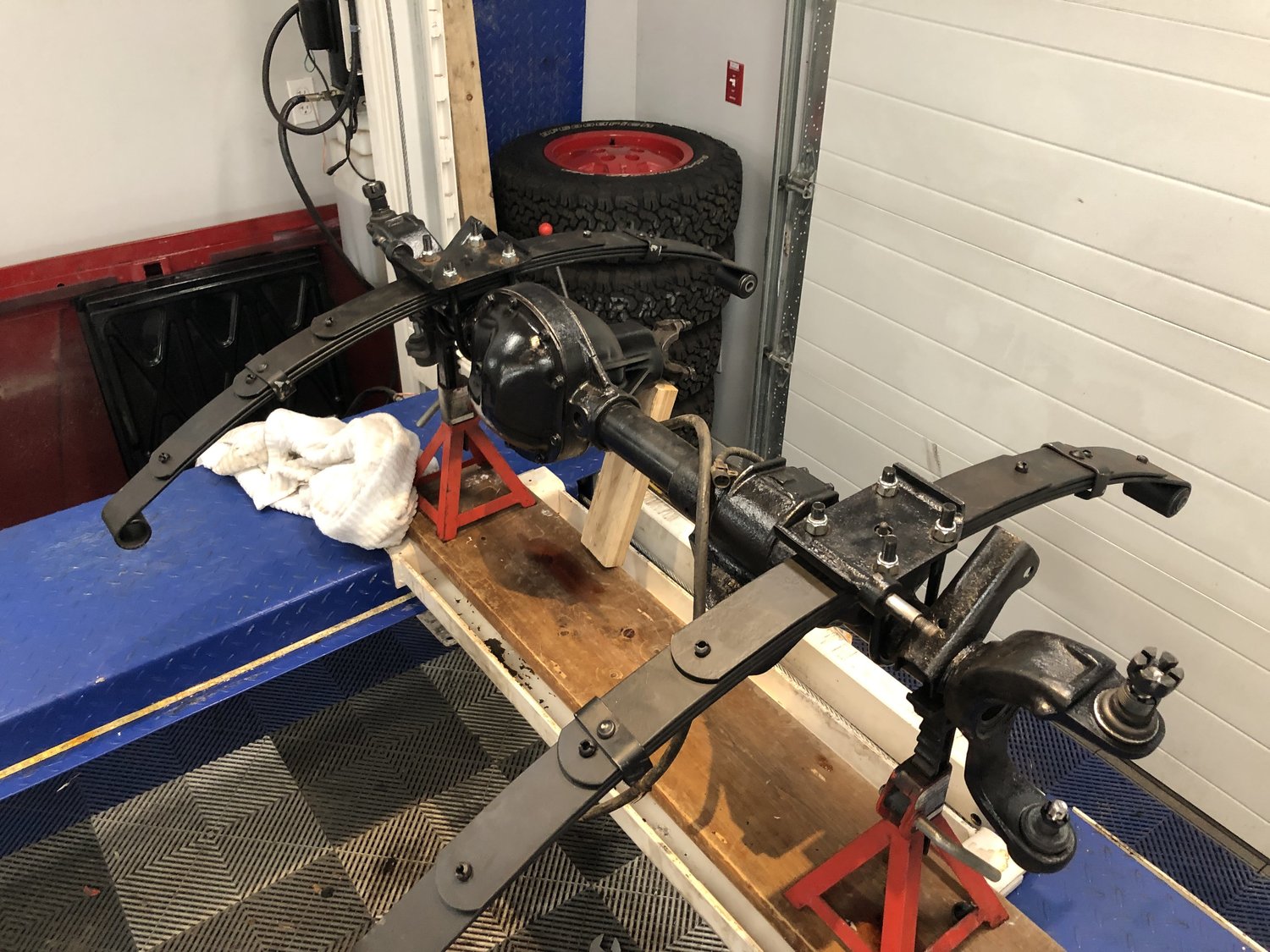 OMIX 18290.13 Leaf Spring Kit for 87-95 Jeep Wrangler YJ | Quadratec