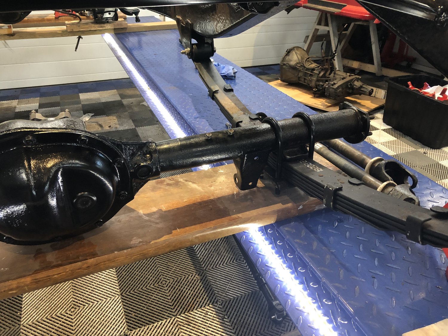 OMIX 18290.13 Leaf Spring Kit for 87-95 Jeep Wrangler YJ | Quadratec