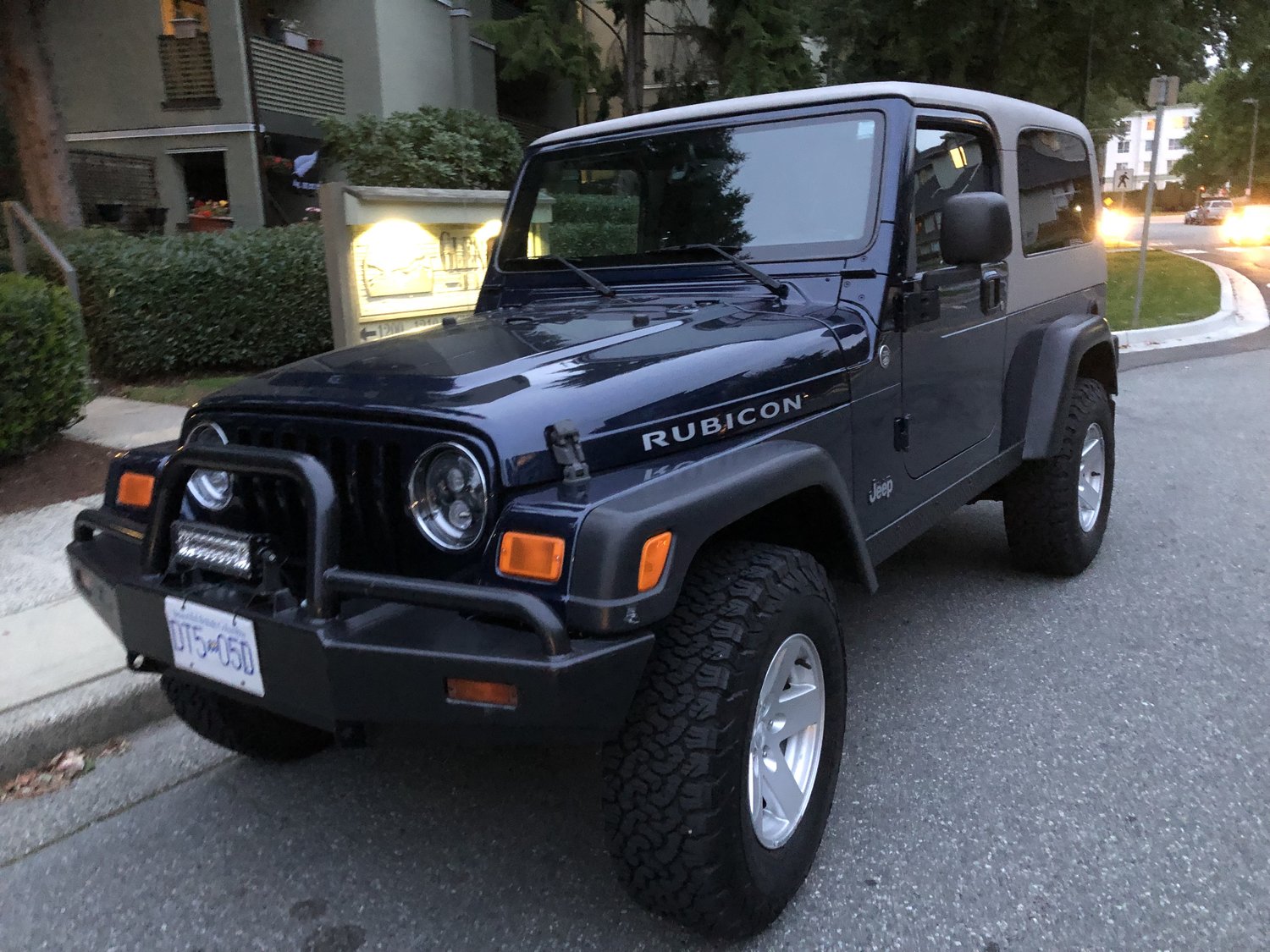 ARB 3450070 Deluxe Winch Bull Bar Bumper in Black for 97-06 Jeep ...