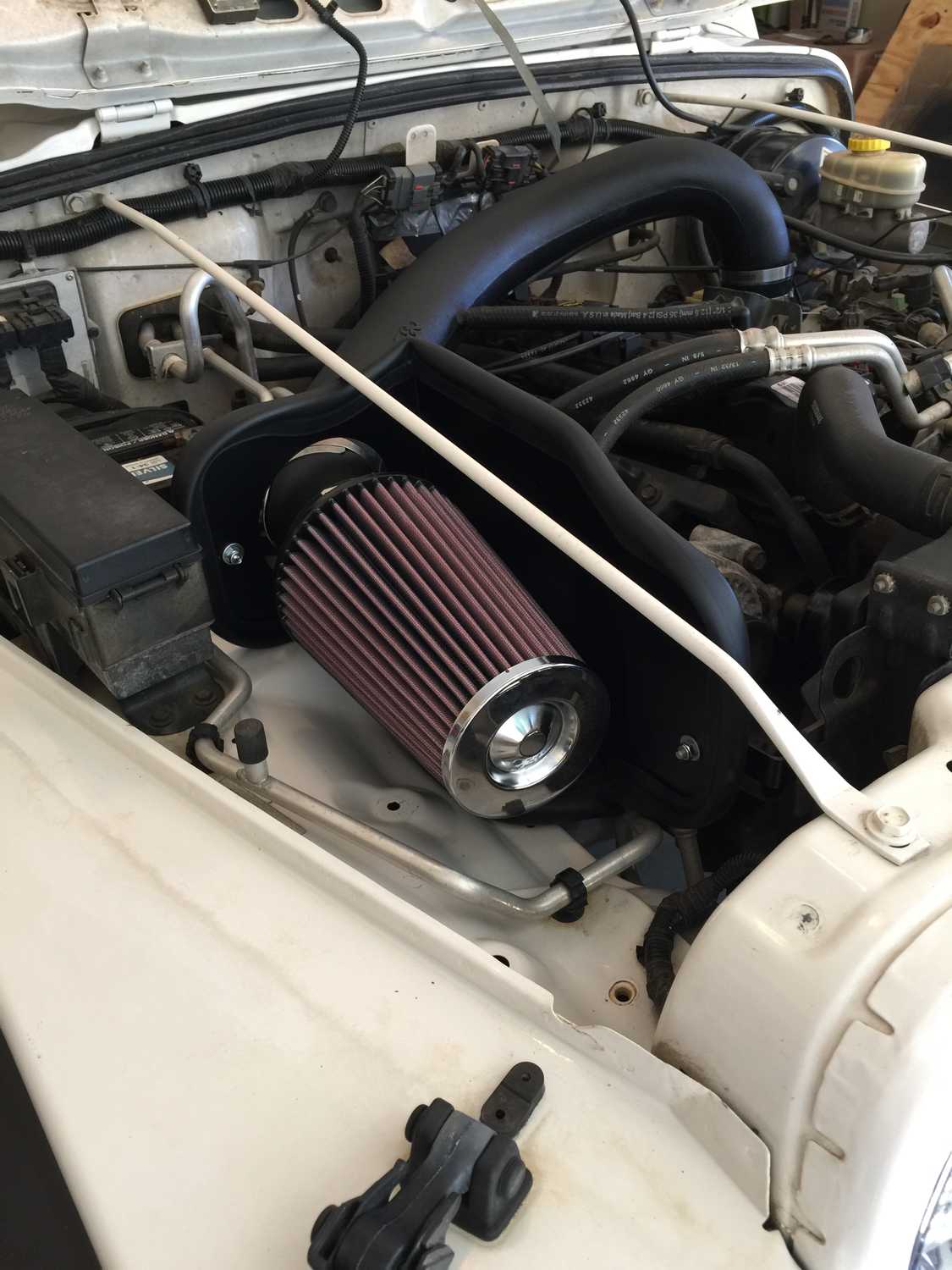 K&N 57-1514-1 Fuel Injection Performance Air Intake Kit for 97-06 Jeep ...