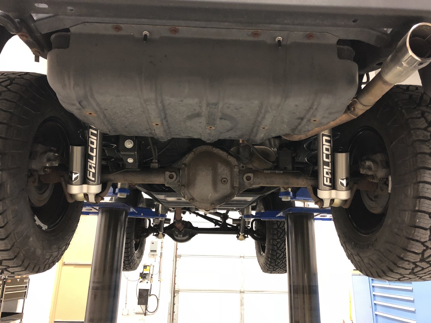 Teraflex 04-01-30-400-304 Falcon Series 3 Piggyback Shock Set for 97-06 Jeep Wrangler TJ with 3 ...