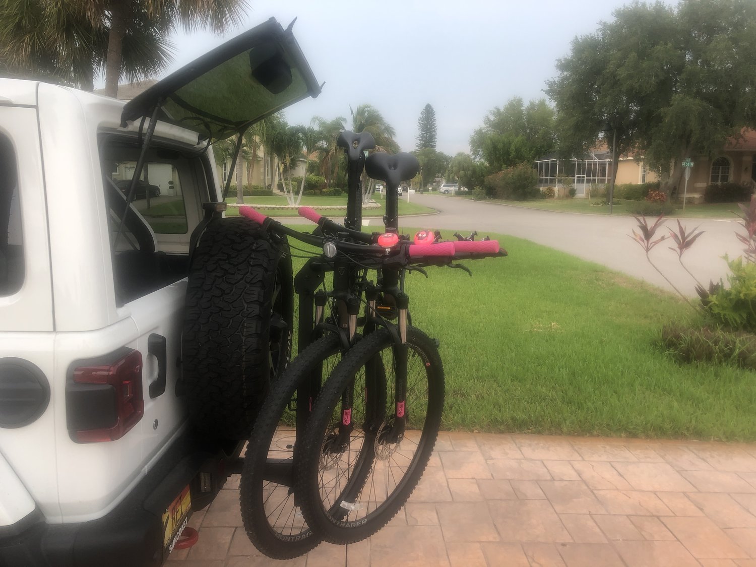 Quadratec 4 Bike Folding Bike Rack for 2" Receiver Hitch | Quadratec