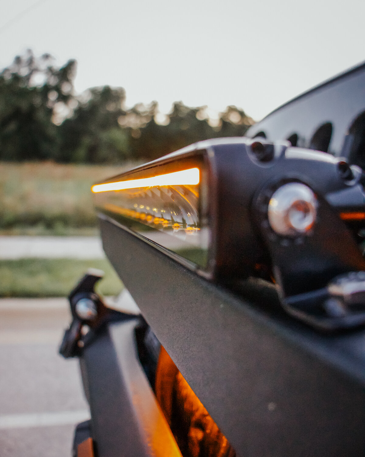 Quadratec STEALTH Slimline Light Bar with Amber & White DRL | Quadratec
