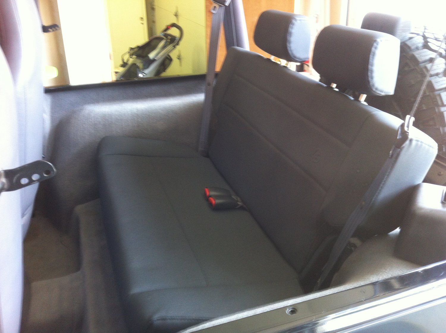 Bestop TrailMax II Fold & Tumble Rear Bench Seat in Vinyl for 97-06 ...