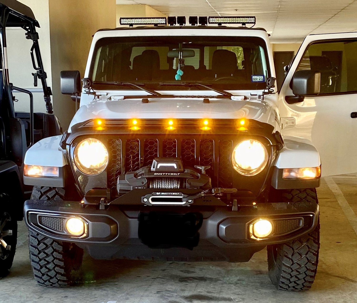 AVS 753156 Aeroskin LightShield Hood Protector for 18-22 Jeep Wrangler ...