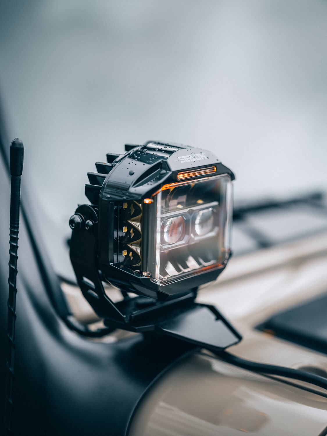 Quadratec STEALTH LED Auxiliary Radius Cube Lights | Quadratec