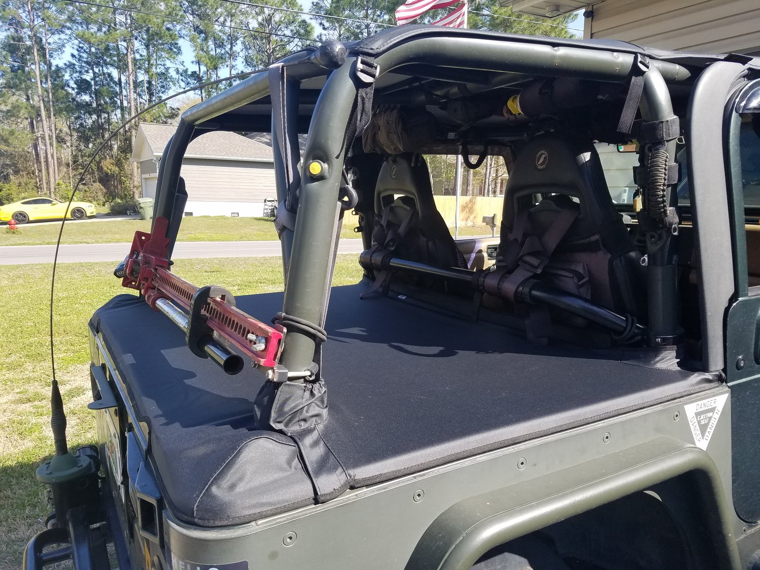 Rampage Products Tonneau Cover for 97-06 Jeep Wrangler TJ with Factory ...