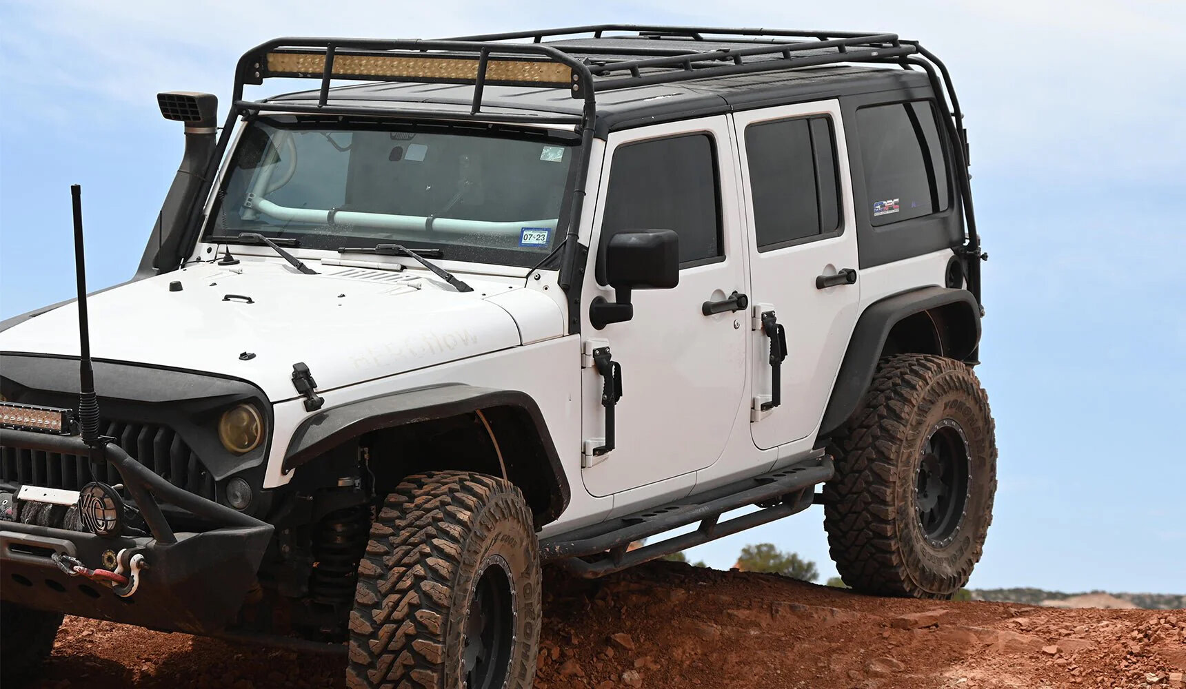 Midland Radio MXAT05VP Highland 3DB Heavy-Duty Bullbar Antenna System | Quadratec