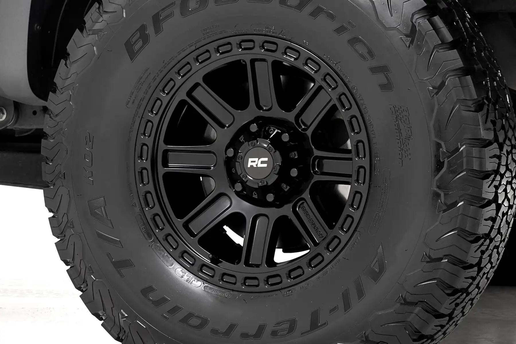 Rough Country 84 Series Wheel - Gloss Black for 87-06 Jeep Wrangler YJ ...