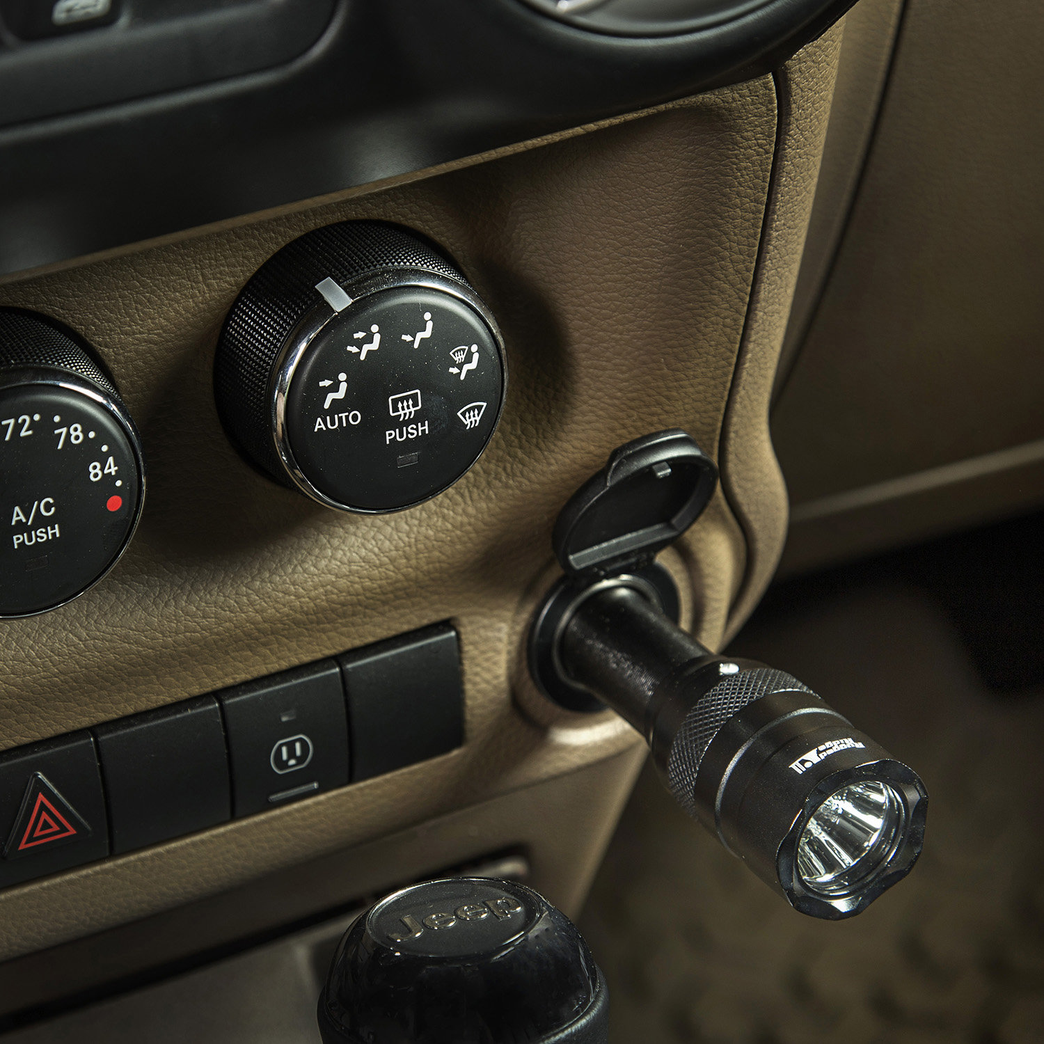 Rugged Ridge 15104.44 Rechargable Flashlight 700 Lux | Quadratec